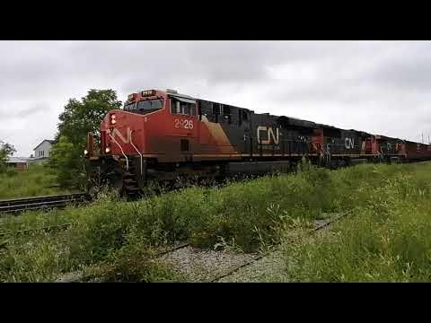 (Friendly Crew) CN 422 Through a verry green Merritton Junction. - YouTube