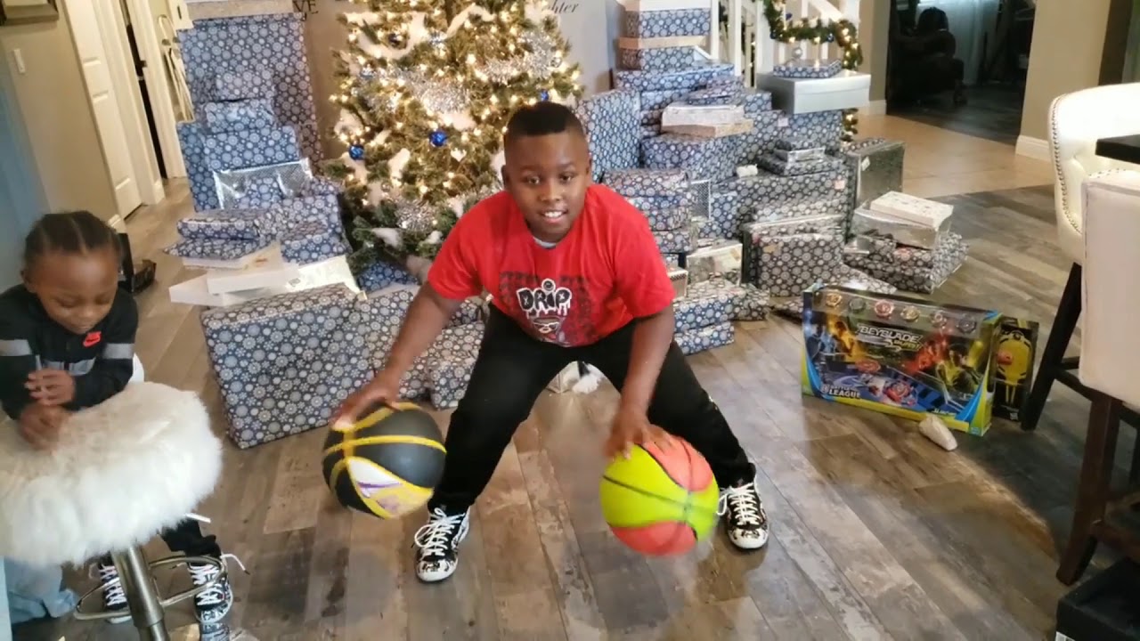 JFUNK DRIBBLES TWO BASKETBALLS AT THE SAME TIME (MUST WACTH) - YouTube