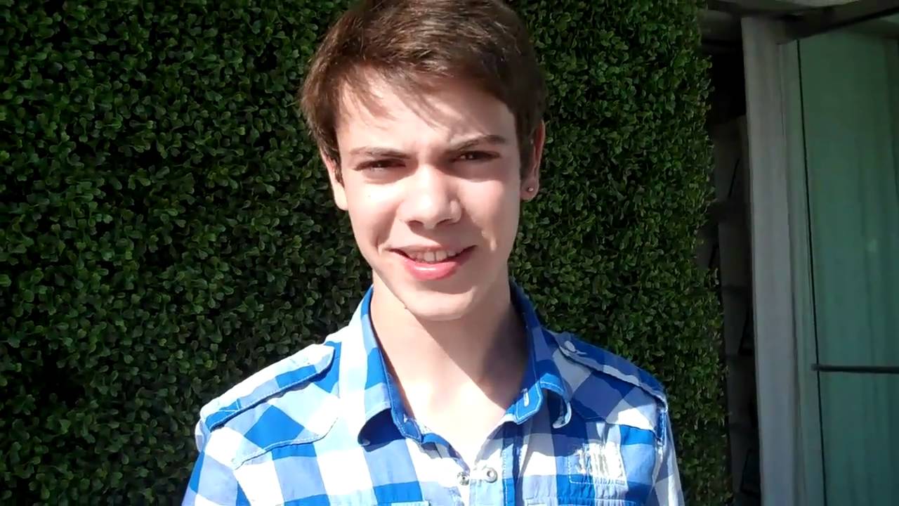 Alexander Gould (Shane on "Weeds") @ GBK 2010 Emmy Gift Loun - YouTube