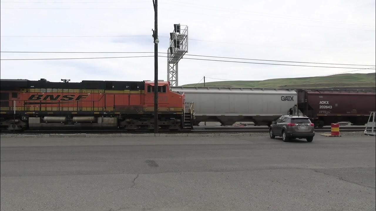 BNSF 8057 and BNSF 7753: Wishram Center, Wishram, WA - YouTube
