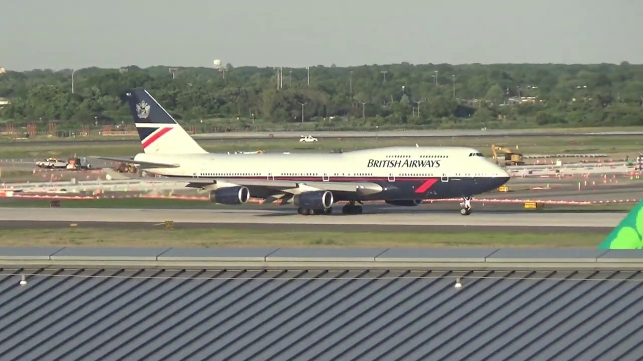 British Airways (Landor Retro Livery) Boeing 747-436 departing John F ...