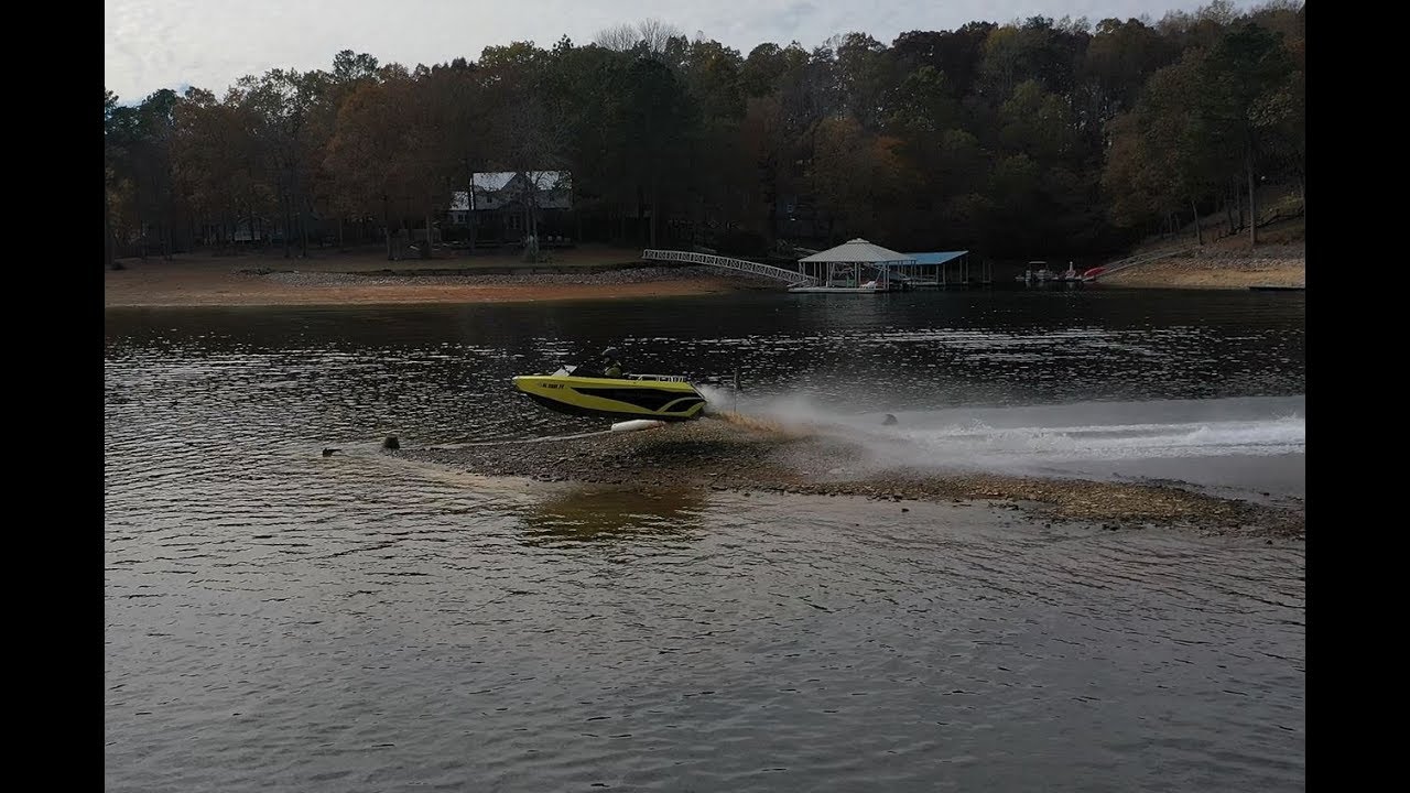 Mini Jetboat Jumping on Smith Lake - YouTube
