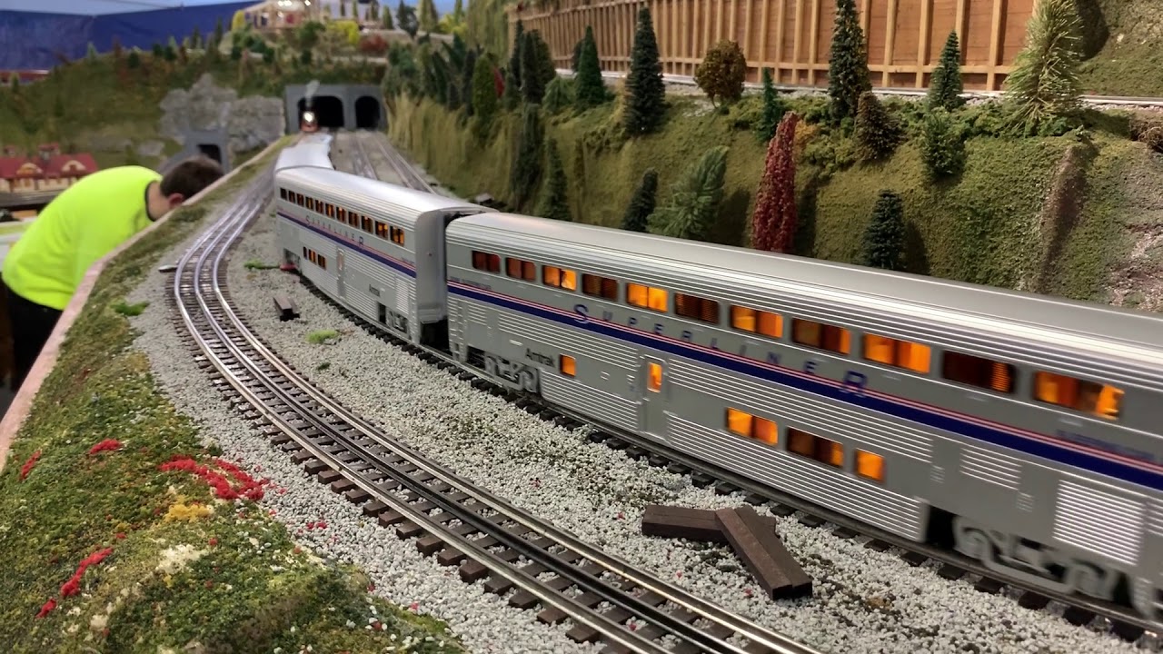 Train Action at TMB Model RR Club - YouTube