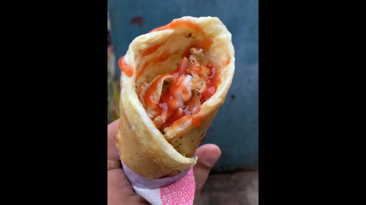 Double Egg Bhurji Roll - 12 saal se bech rahe hain Eggs & Rolls - YouTube
