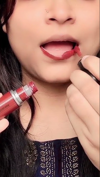 Lipstick kaise lagaye #lipstick #lipstickhacks #shorts - YouTube