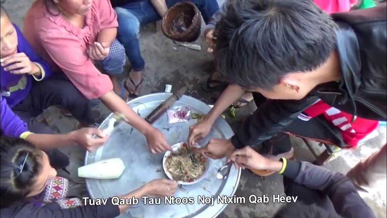 Tuav Qaub Taub Ntoos Noj Ua Si 2017 - YouTube