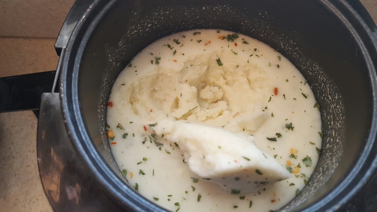 Instant Mash Potatoes Cook Essentials Perfect Digital Cooker - YouTube