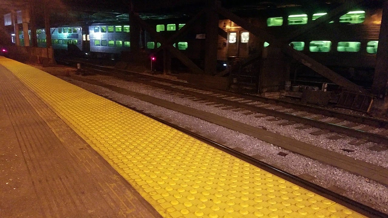 Metra Electric Inbound arriving at Millennium station on same platform ...
