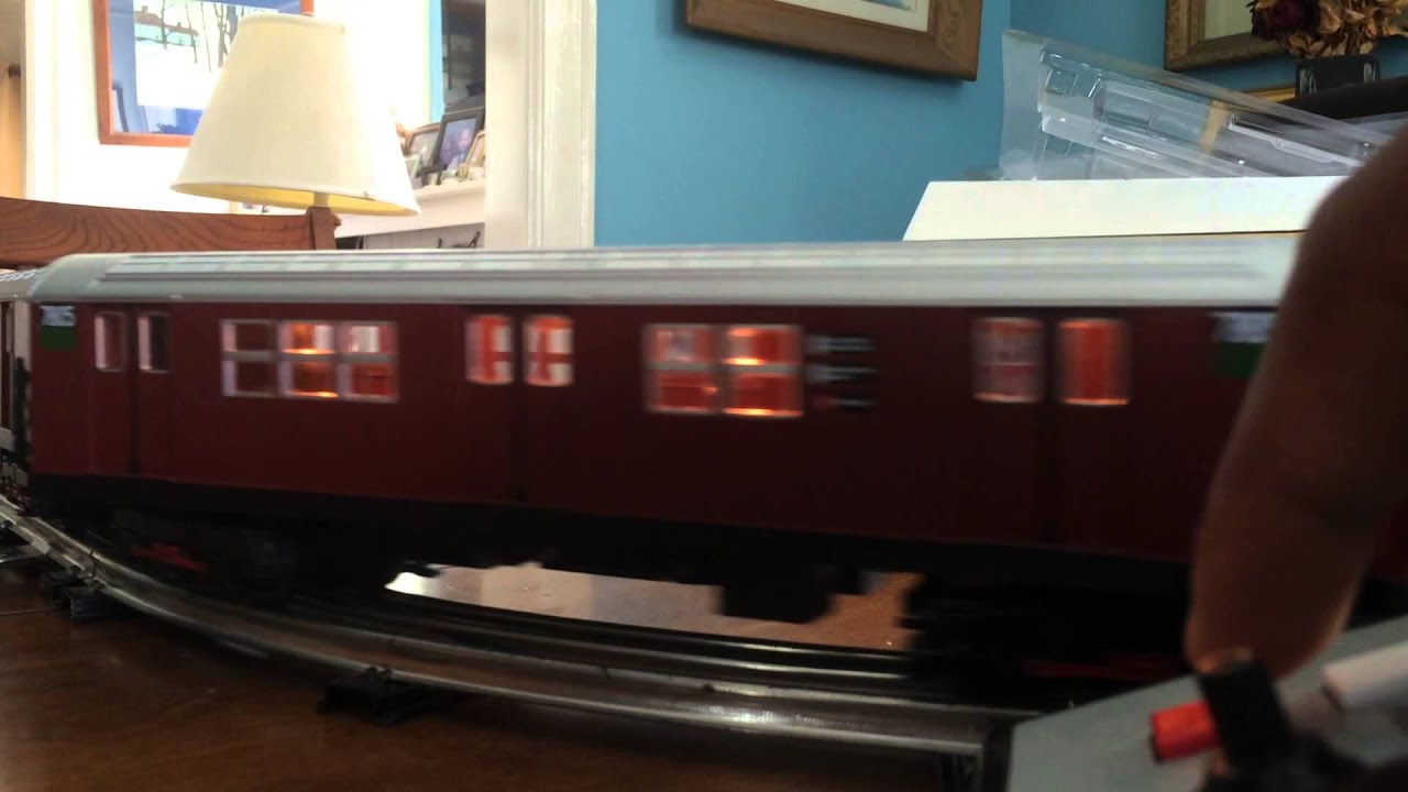 MTH Trains 2015 MTA NYCT R26 Redbird 4-car subway set - YouTube