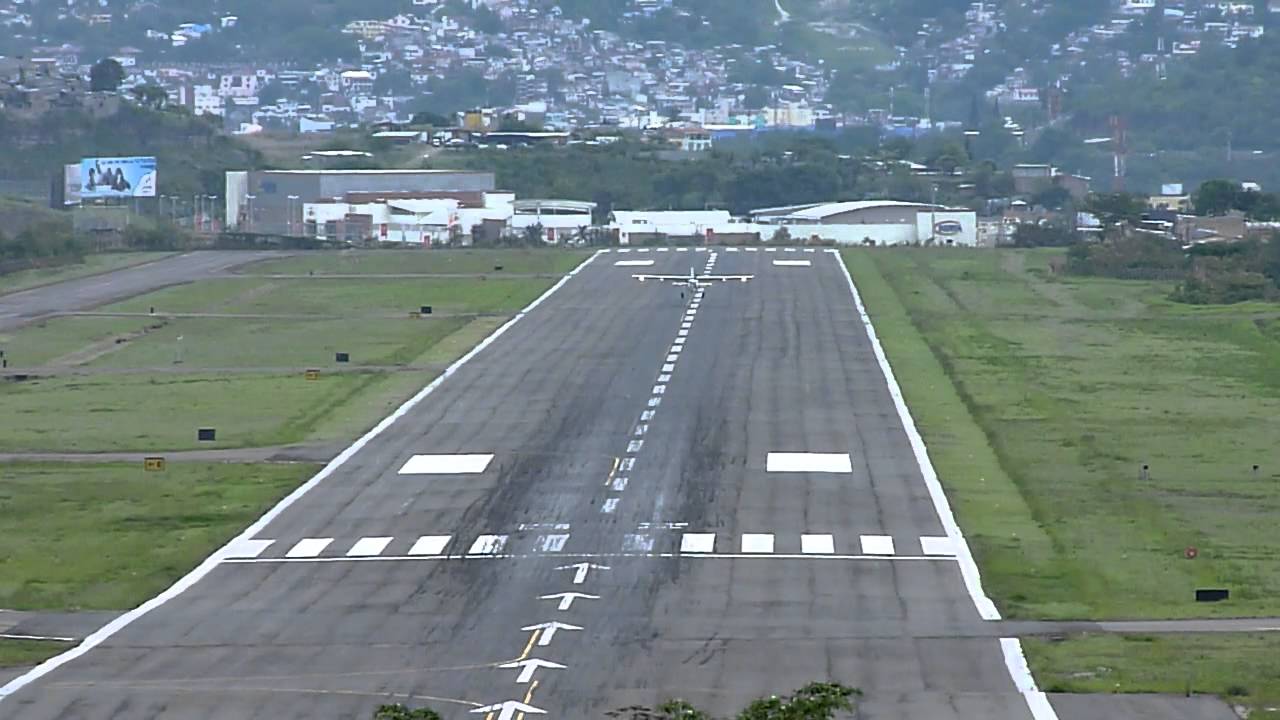 Toncontín -- Landing from the North - YouTube