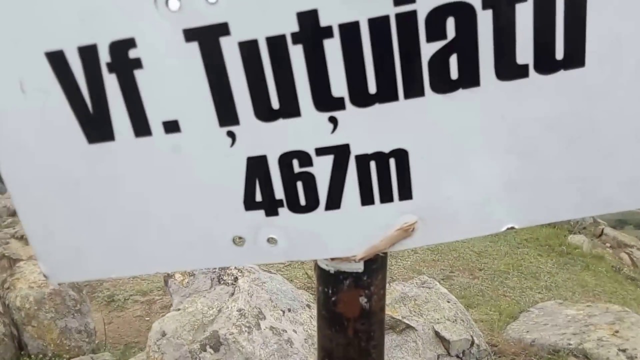 Privelisti de pe Varful Tutuiatu, Muntii Macin, mai 2016. - YouTube