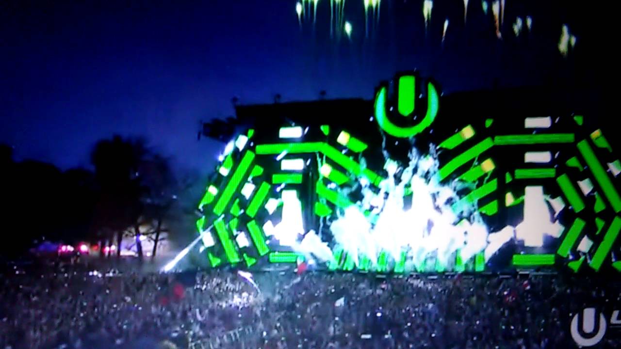 David Guetta & Showtek ft Vassy - Bad (David Guetta Live) - YouTube