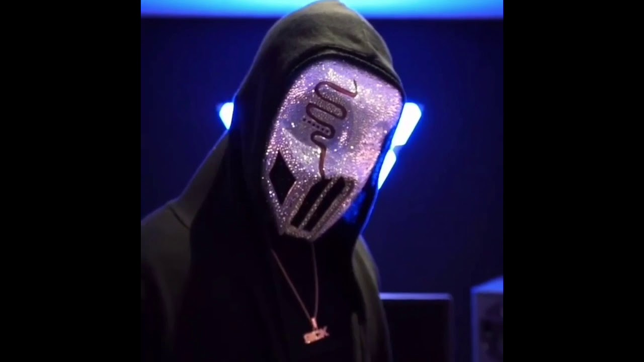 TIMELAPSE* HOW WE MADE THE SICKICK MASK - YouTube