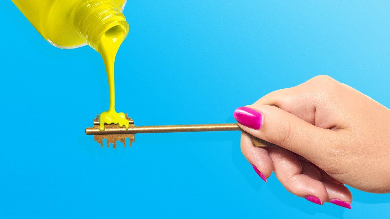 12 CUTE HACKS AND DIYs WITH KEYS - YouTube