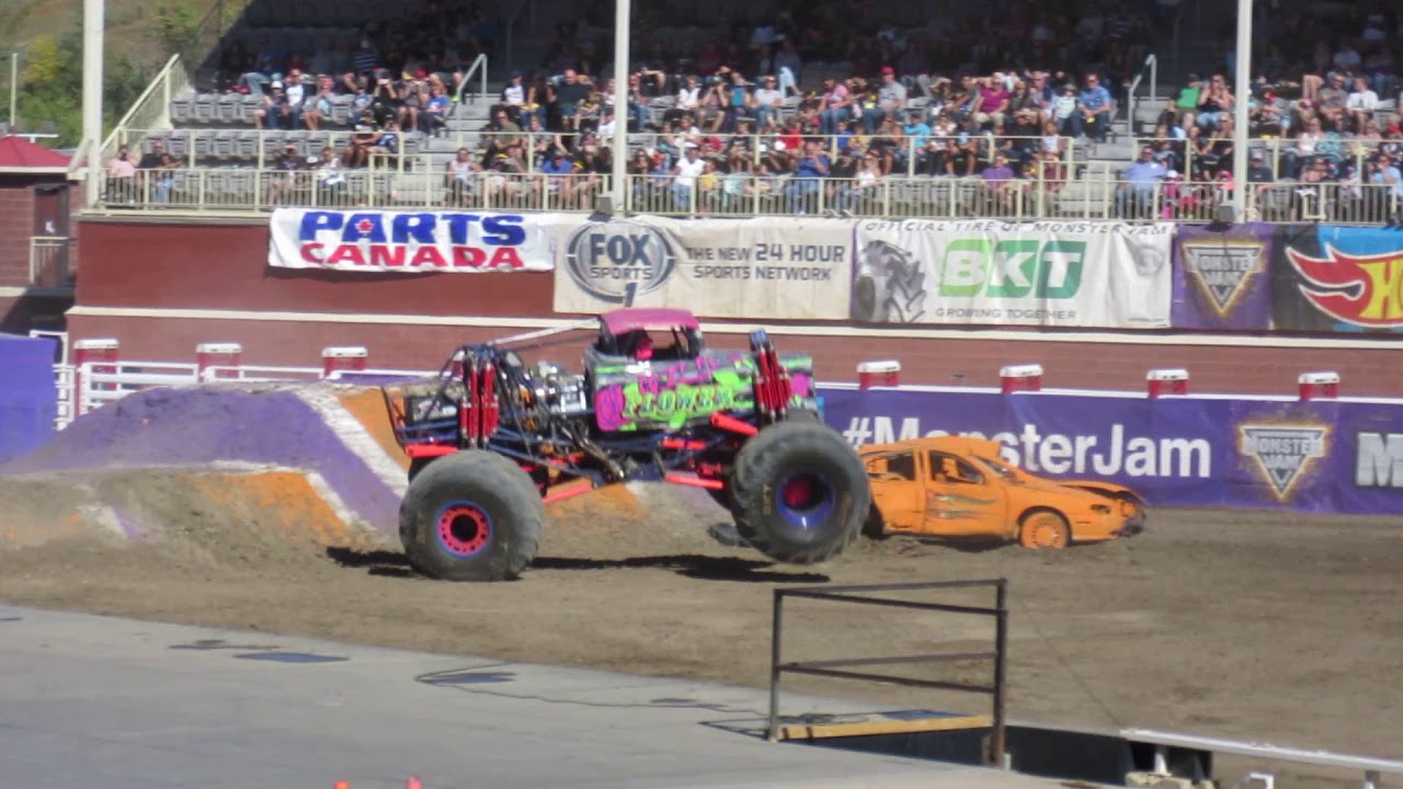 Monster Truck-Wild Flower recovers from huge crash - YouTube