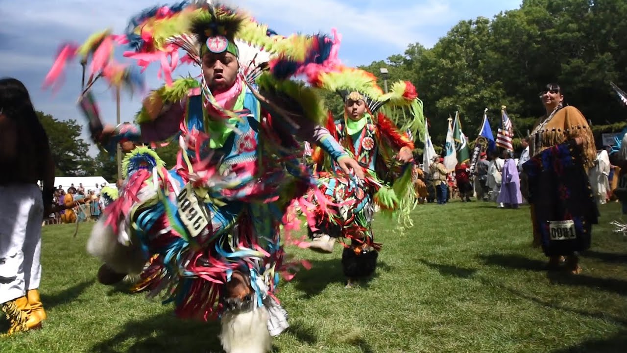Dances and regalia at Schemitzun - YouTube