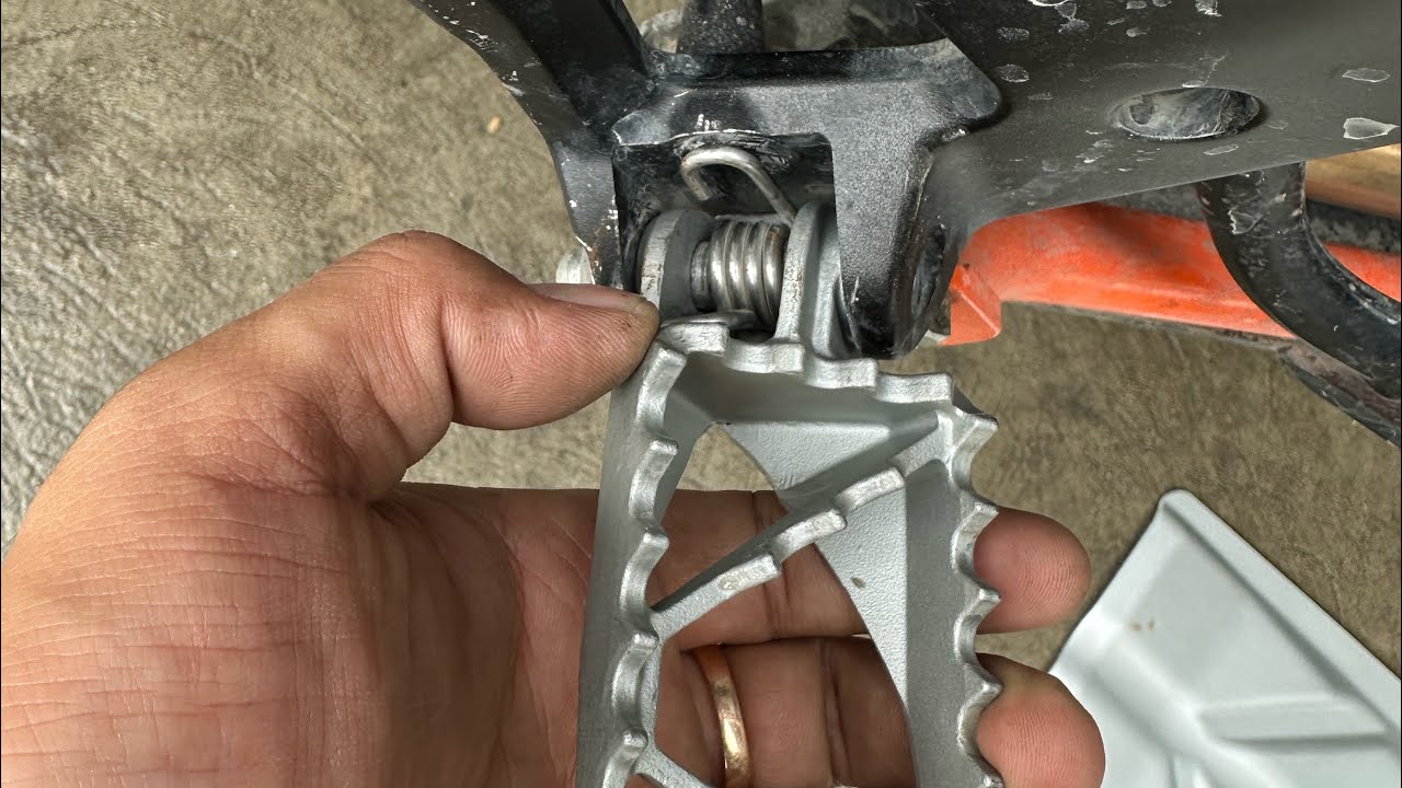 Installing footpegs spring on KTM 790 - YouTube
