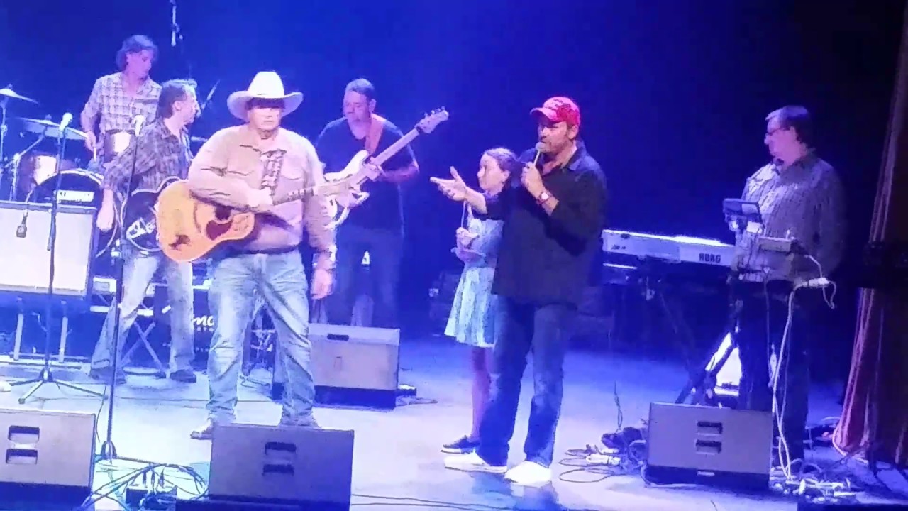 Pete Smith on stage - YouTube