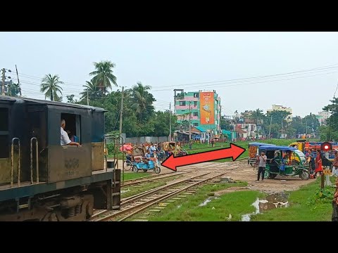 Most dangerous rail Crossing || Mohuwa commuter train || - YouTube