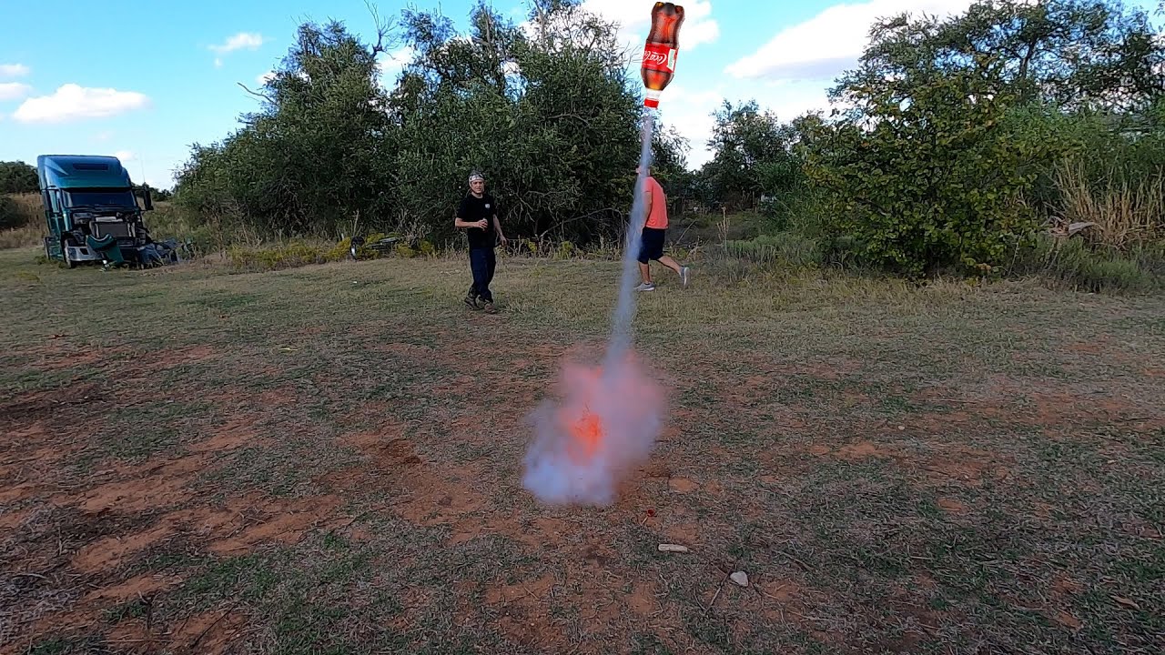 WE MADE COKE AND MENTOS EXPLODE!!!! #ROCKET #MENTOS #COKE - YouTube