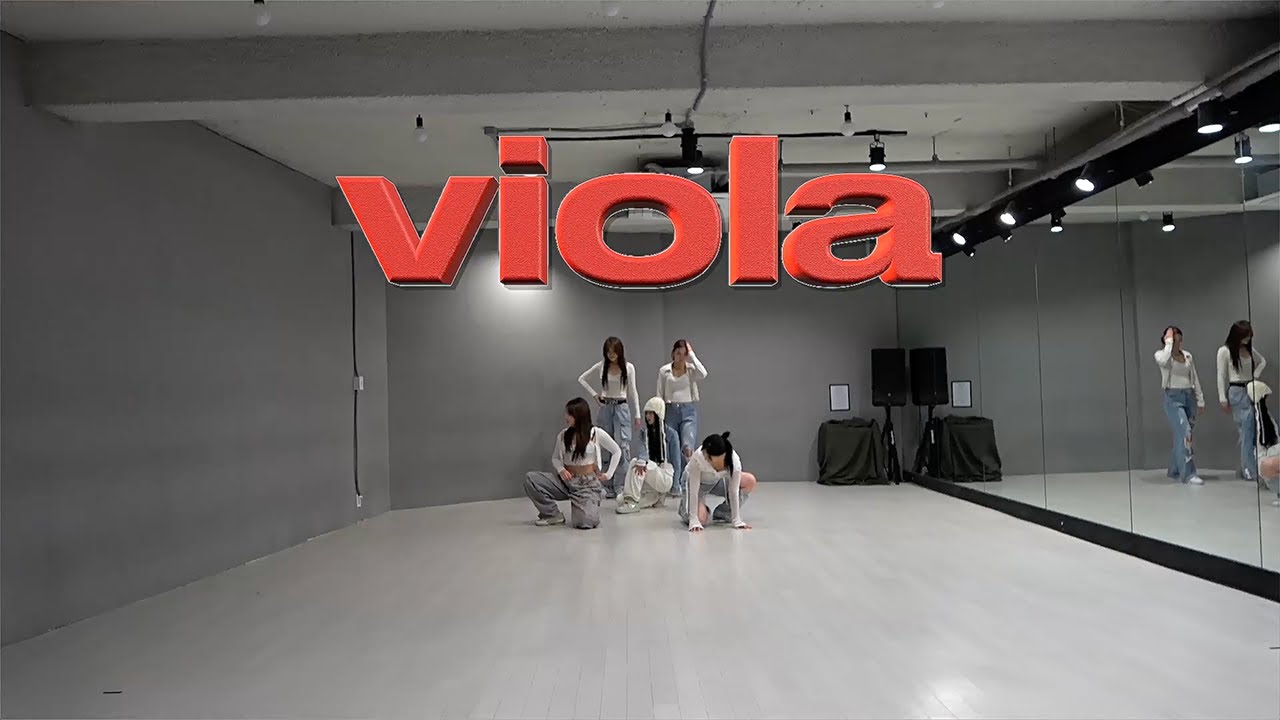 Yves (이브) 'Viola' Dance Practice - YouTube