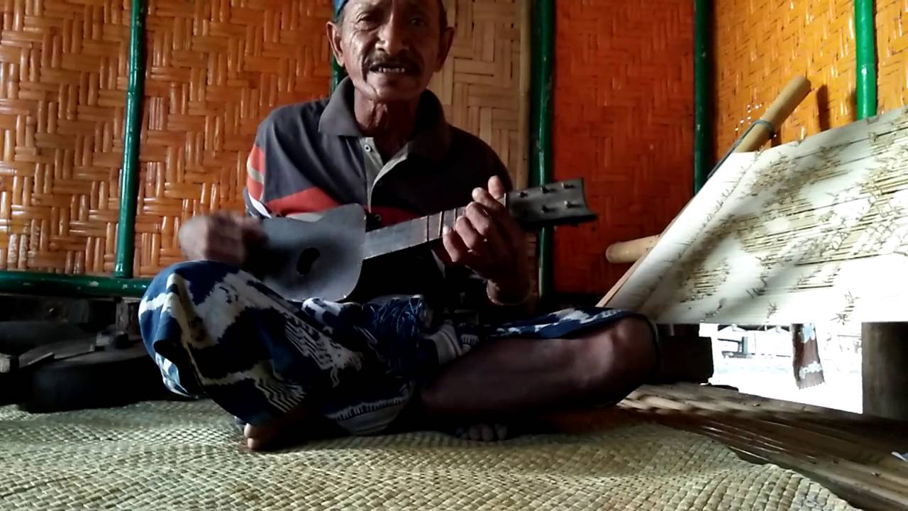 Playing Juk from Sumba Island of NTT - YouTube