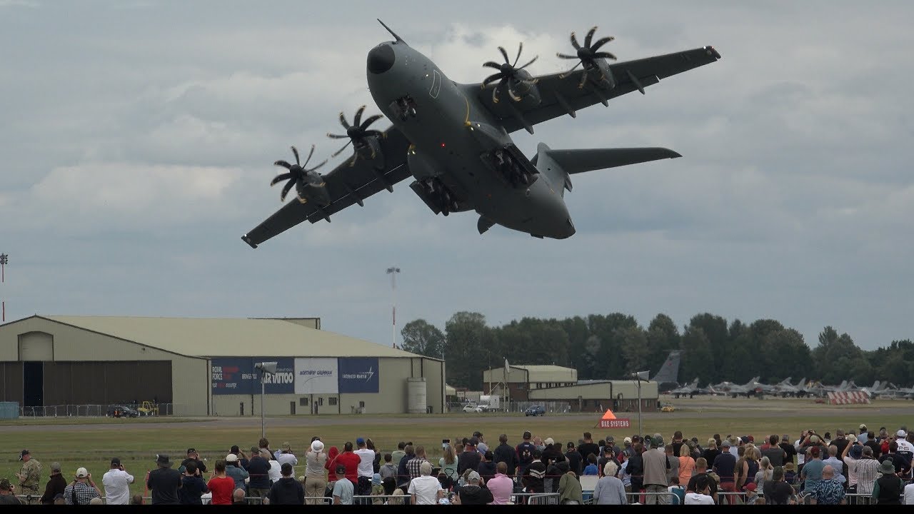 4Kᵁᴴᴰ That's how an airplane should takeoff in an air show: Spanish ...