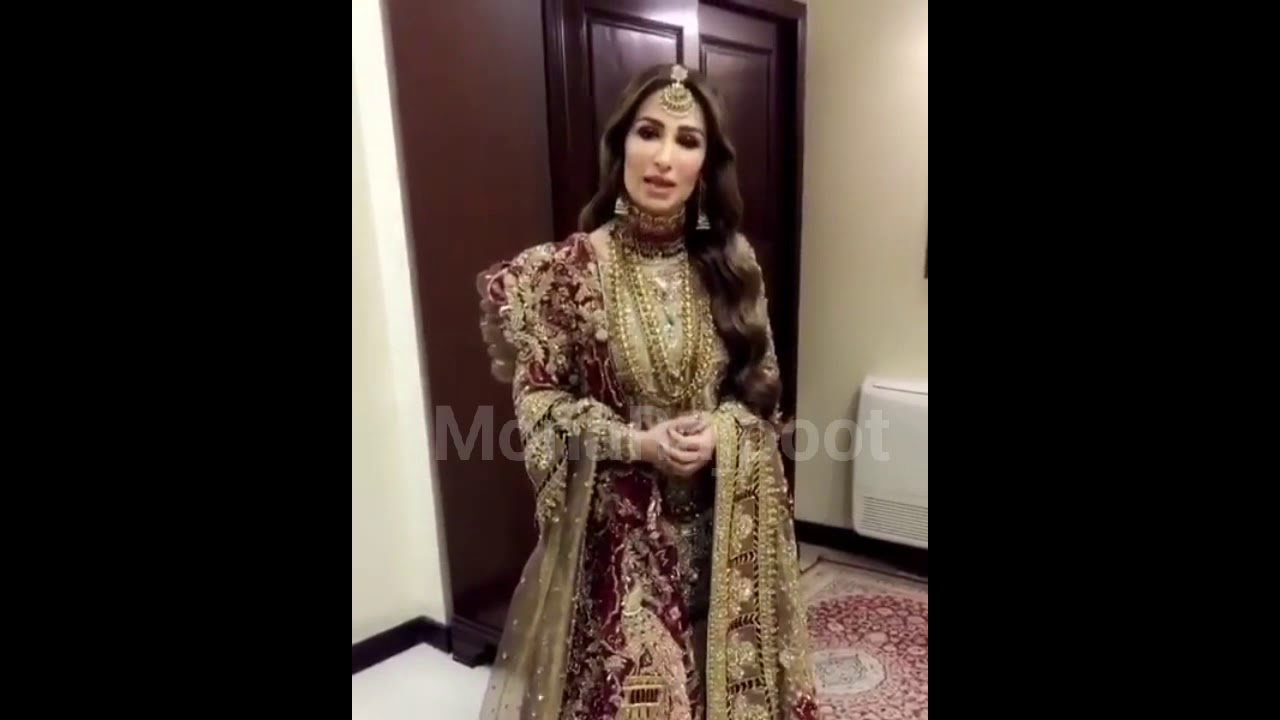 Reema looking beautiful on ramp walk - YouTube