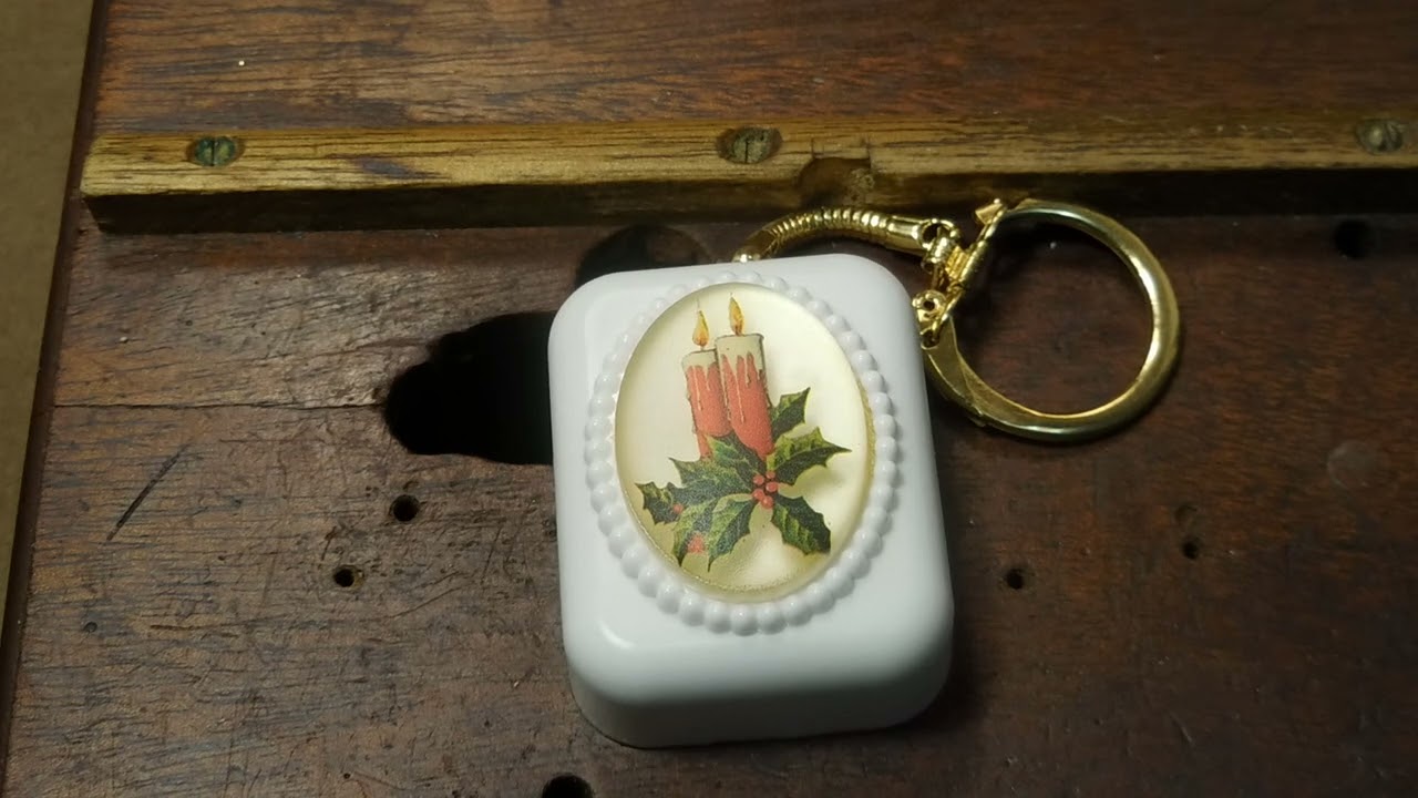 SANKYO MUSIC BOX KEYCHAIN CHRISTMAS CANDLES 2 "JOY TO THE WORLD" - YouTube