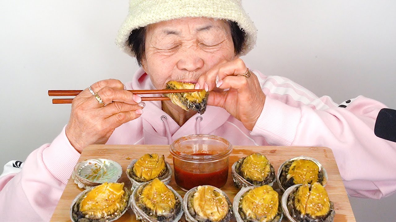 Abalone Mukbang - 영원씨의 전복버터구이 먹방 - YouTube