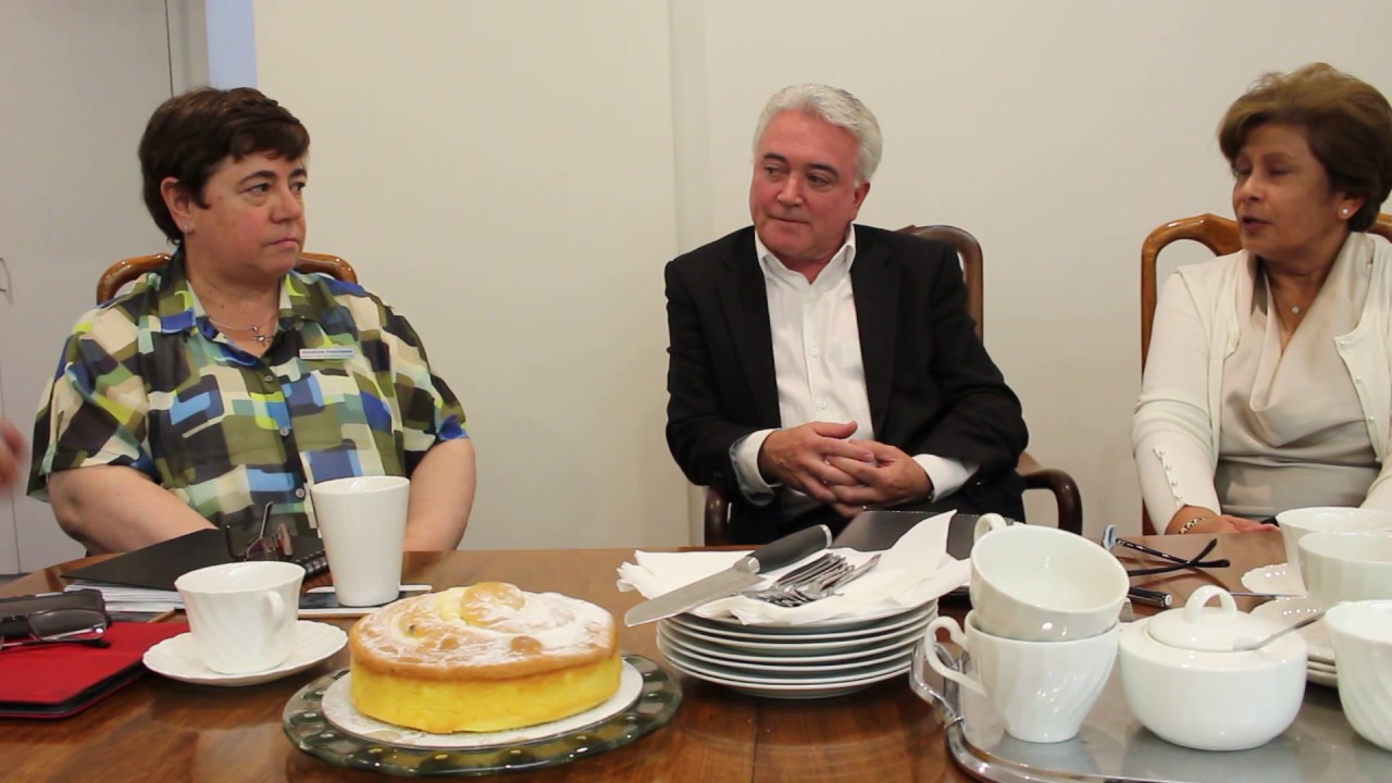 Shane Healy talks with Fr Brendan Reed in Balwyn, Melbourne - YouTube