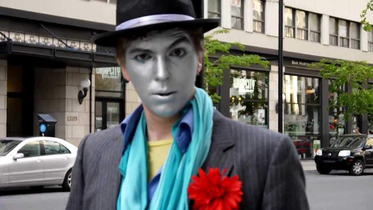 Amazing street performer/robot - YouTube