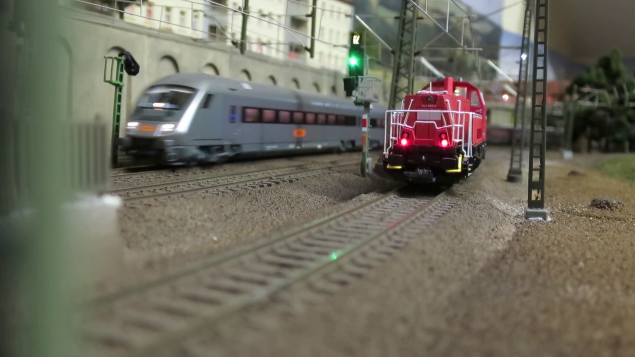 DBAG Metropolitan Zug passing Schwarzberg Ost Bahnhof - YouTube