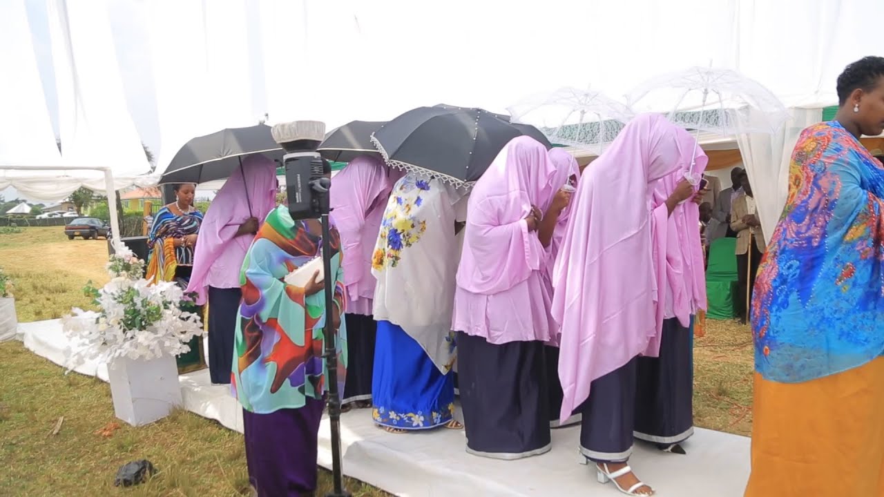 How beautiful bahima ladies make their entrance at Okuhingira in Ankore ...