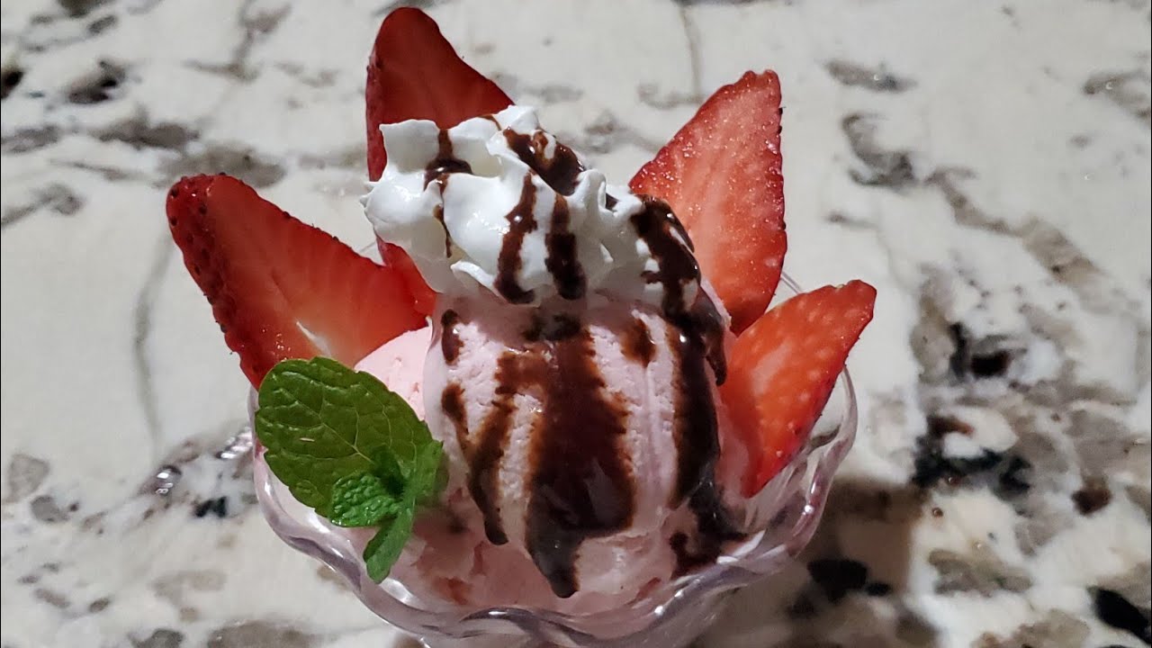 HOMEMADE STRAWBERRY ICE CREAM/CÁCH LÀM KEM DÂU TÂY - YouTube