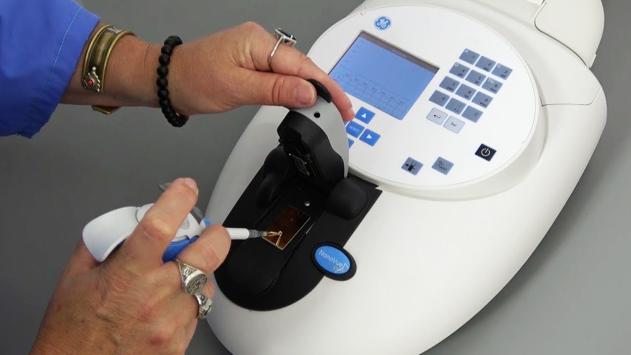 GE Healthcare NanoVue Plus UV-Vis Spectrophotometer - YouTube