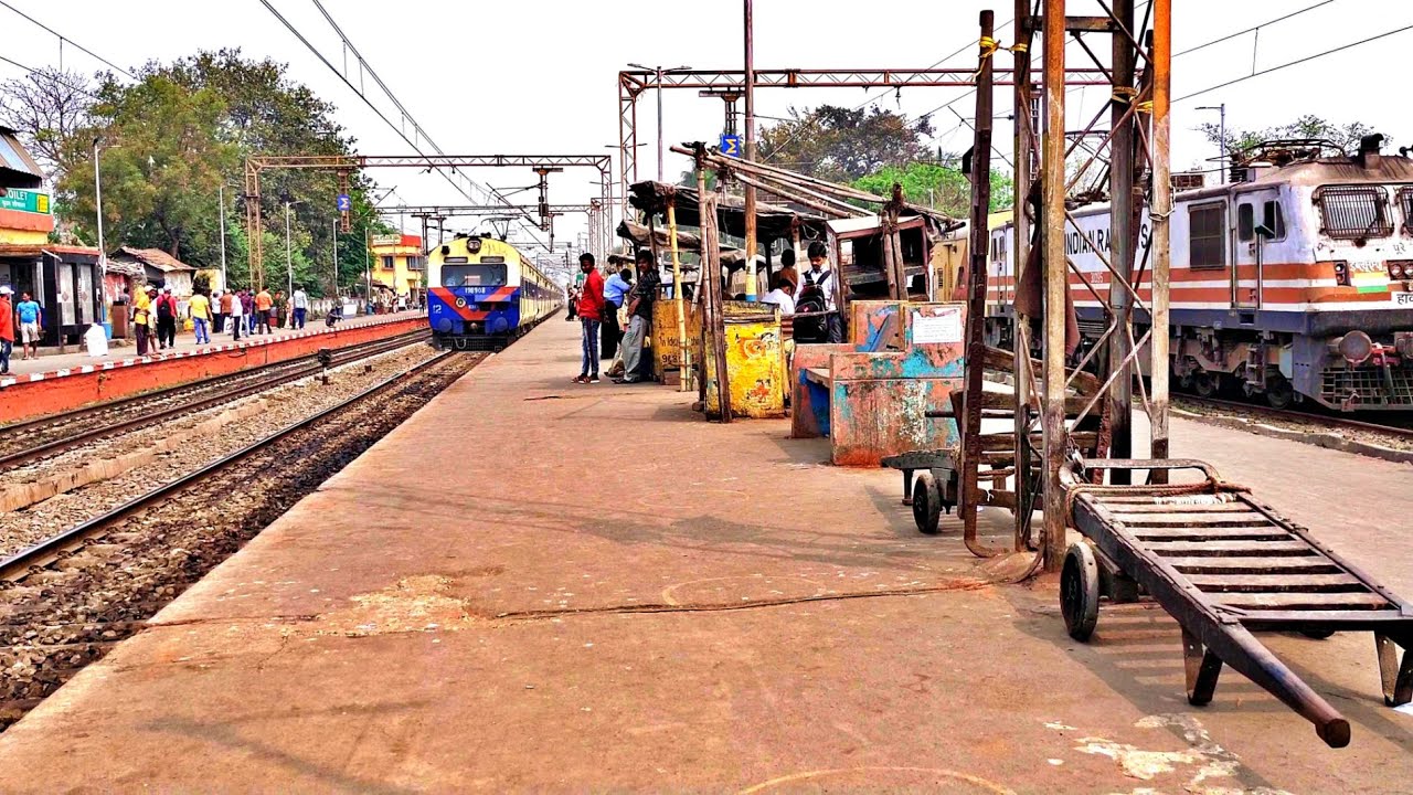 Non-Stop Two platform two trains rushing | LGL MEMU & Sealdah Lalgola ...