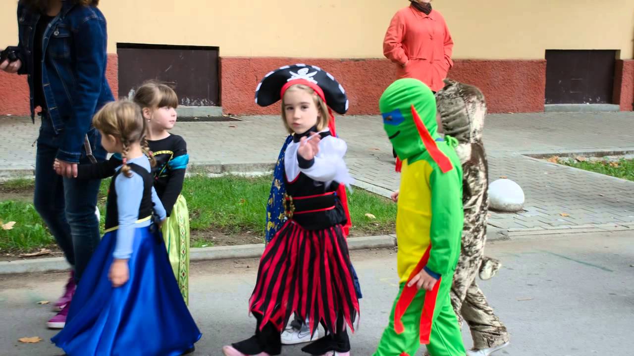 Dečija nedelja - Maskenbal - YouTube