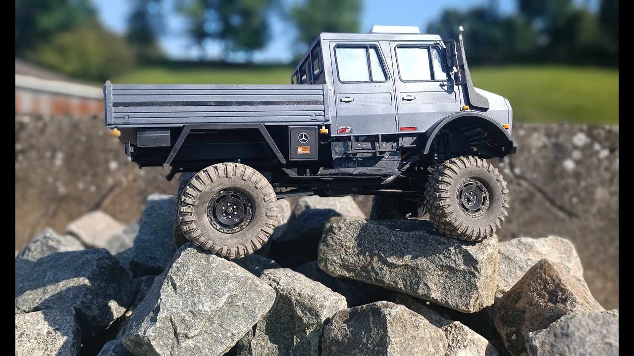 Unimog on the rock RC CRAWLER - YouTube