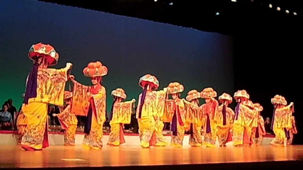 Yotsudake 四つ竹 (Ryukyu dance) - YouTube