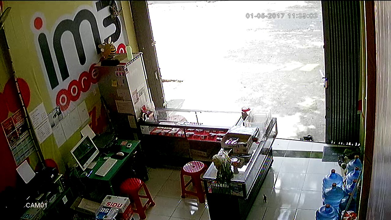 Cewek Terekam Cctv Curi Handphone Di Jalan Emmy Saelan Youtube
