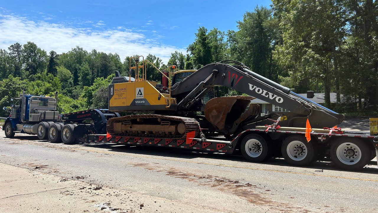 Excavator tractor loading truck and hauling with t800 and lowboy - YouTube