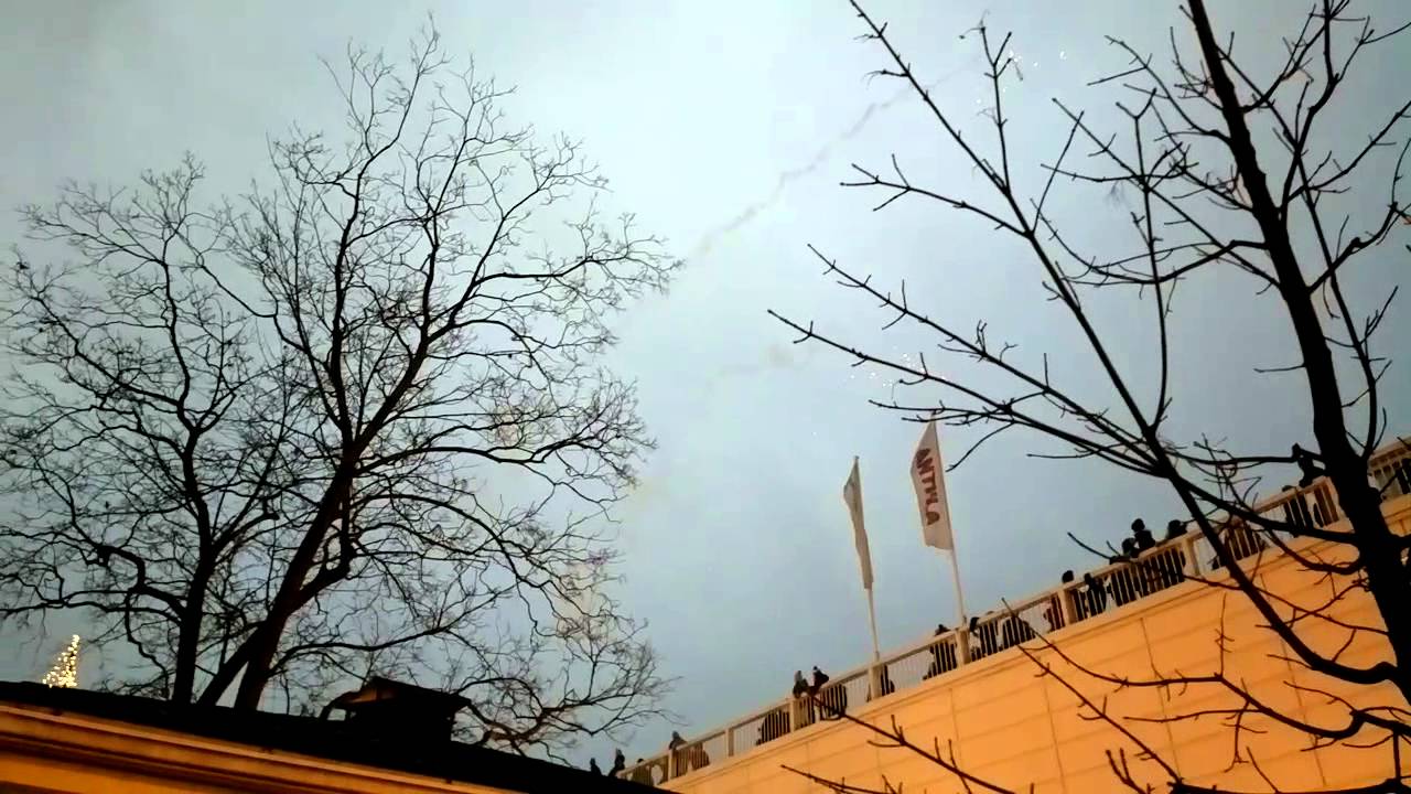 Salmepasi Eeetunaukiolla 5122014 Hieno Ilotulitus Musiikin Tahtiin Youtube