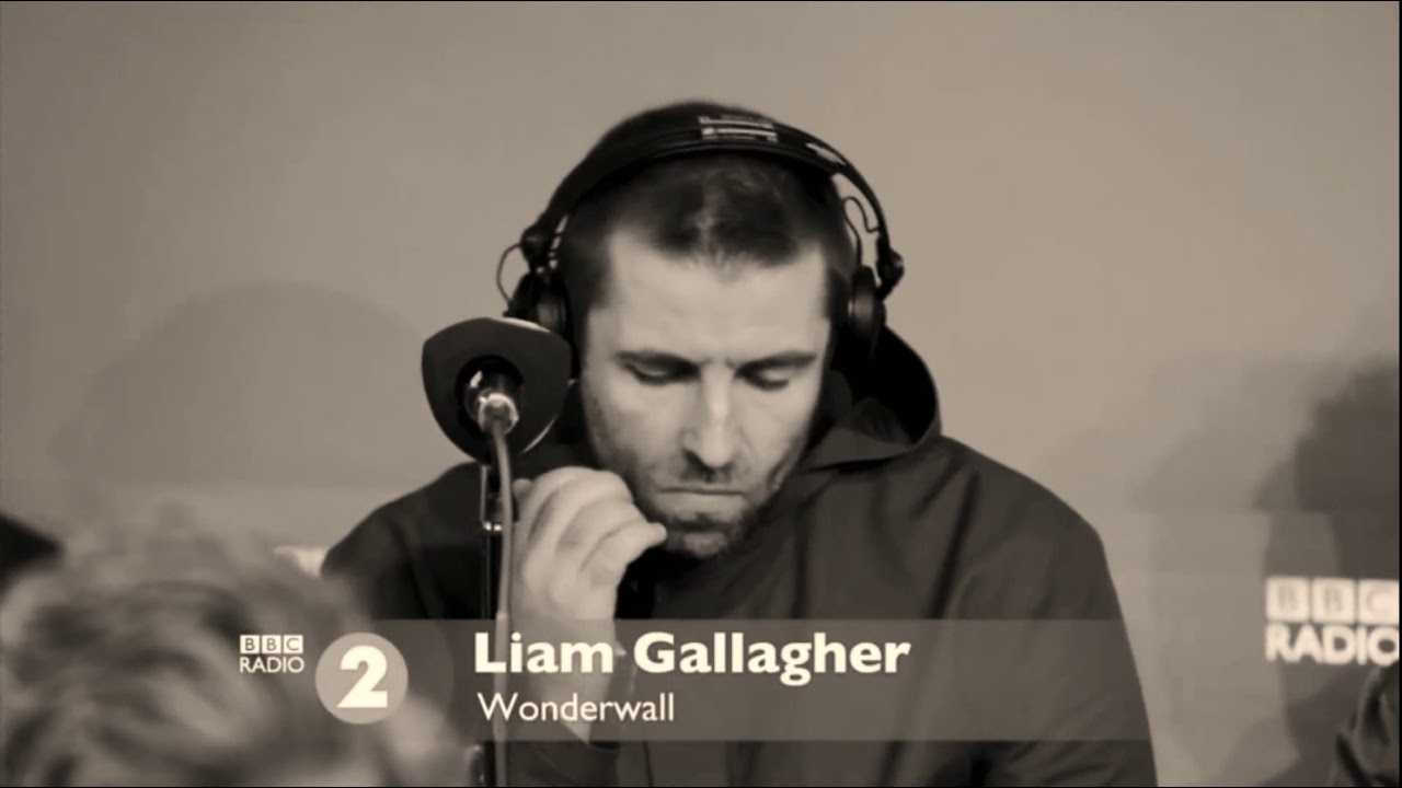 Liam Gallagher - Wonderwall (Live Performs) - YouTube