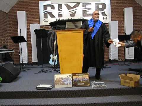 Pastor Eleuterio Prieto predicando en Pasco Washington - YouTube