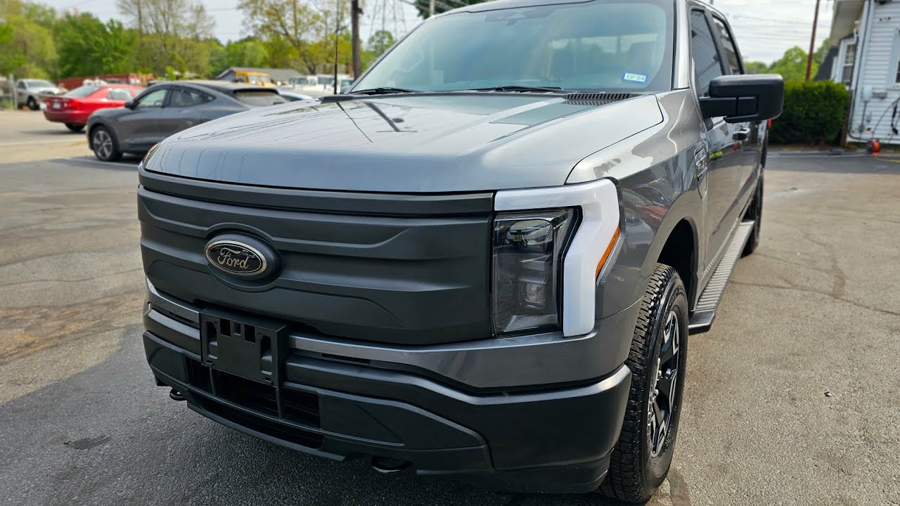 2023 Ford F-150 Lightning Pro with 1800 miles - YouTube