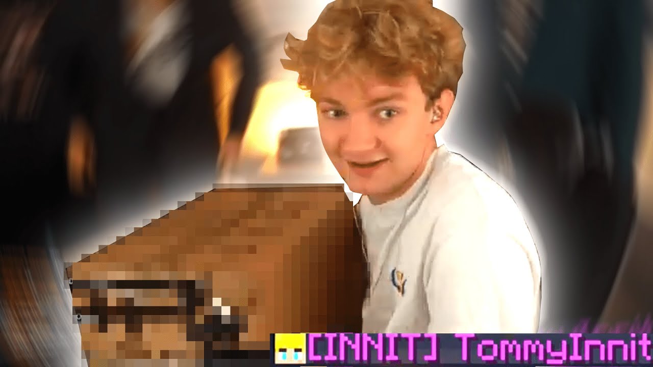 Unboxing what HYPIXEL sent TommyInnit on stream! - YouTube