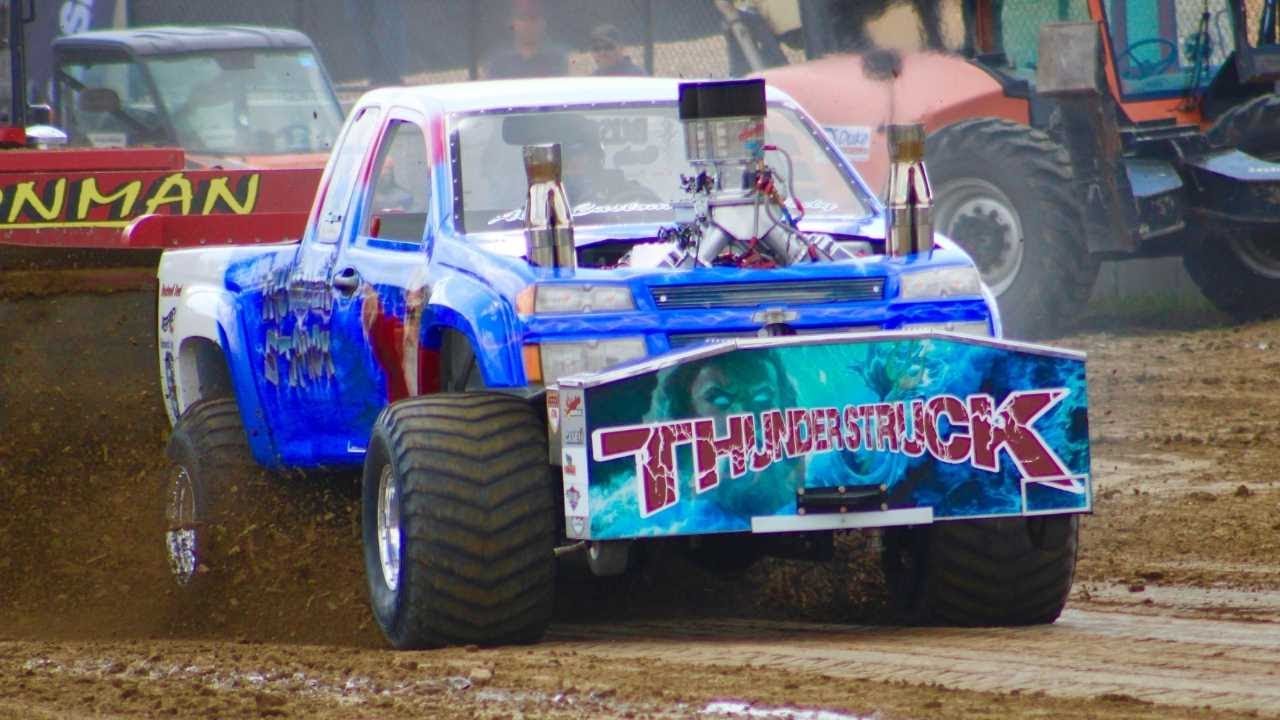 Three hours of non stop truck pulling and tractor pulling action - YouTube