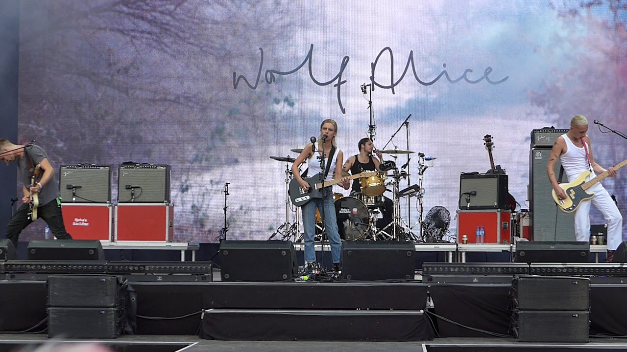 Wolf Alice - "Bros" - live @ Øyafestivalen 2018 - YouTube