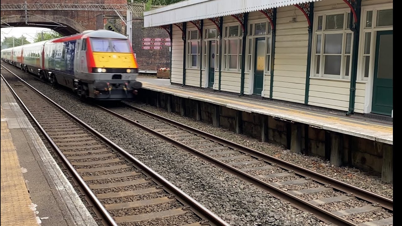 Trains around Cheshire (INC a 390 drag) - YouTube